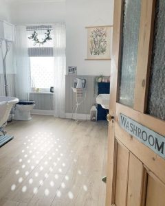 25 Classy Lace Window Treatment Ideas