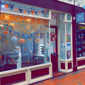 10 Hair Salon Window Ideas That Stand Out