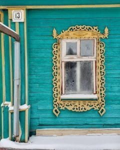 22 Classic Old Window Treatment Ideas