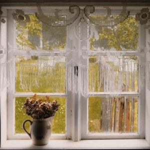 22 Classic Old Window Treatment Ideas