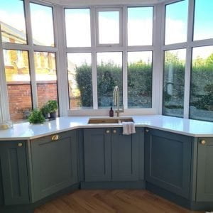 6 Traditional Kitchen Bay Window Ideas