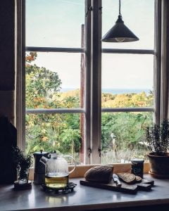 25 Classy Window Sill Ideas