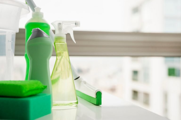 Here's What Professional Window Cleaners Use to Clean Windows