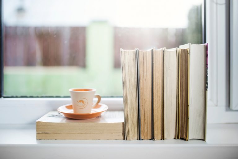 How to Decorate a Bay Window Ledge: Easy Tips & Ideas for Stunning Results